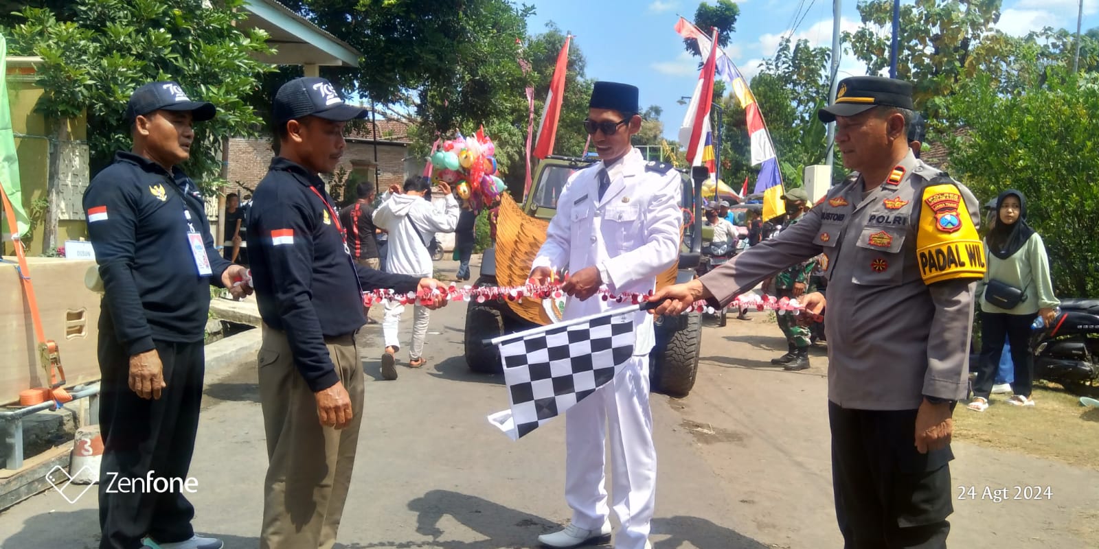 Desa kebondalem bareng jombang menggelar pawai budaya dan seni karnaval ...